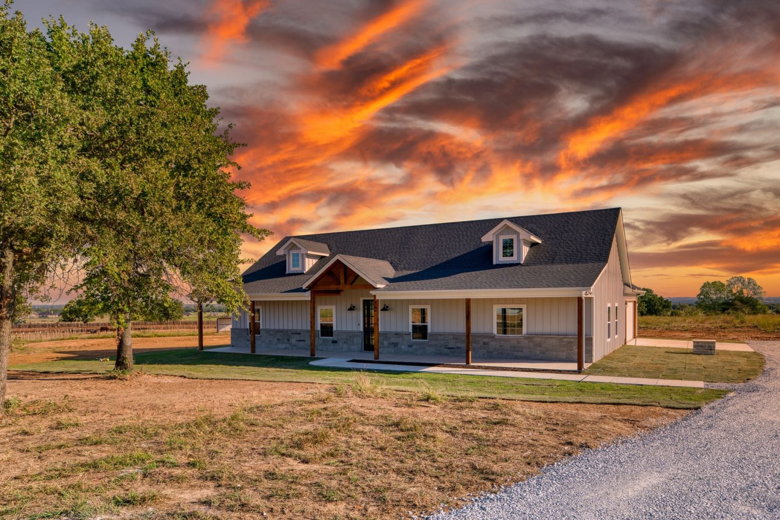 Welcome to Paradise | HL Custom Homes Barndominium Moss #2