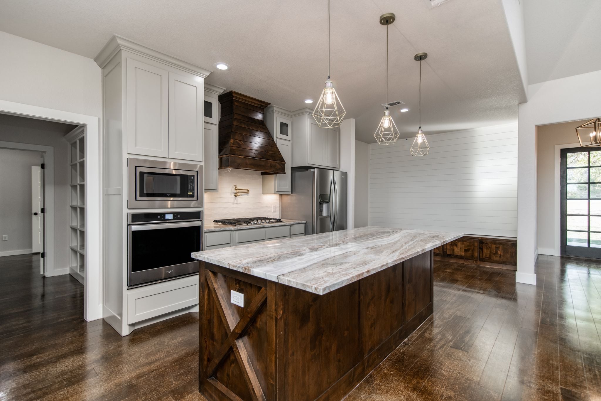 Welcome to Paradise | HL Custom Homes Barndominium Moss #2