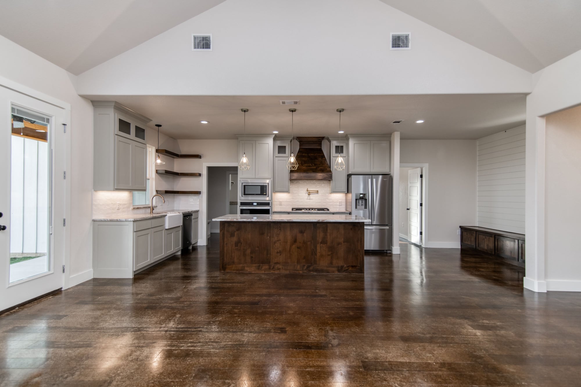 Welcome to Paradise | HL Custom Homes Barndominium Moss #2