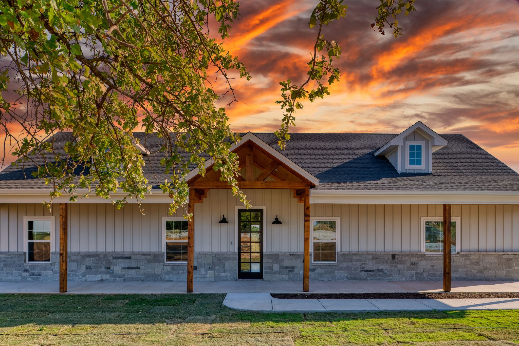 Welcome to Paradise | HL Custom Homes Barndominium Moss #2