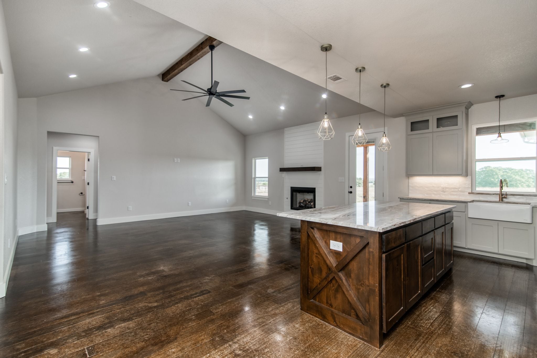 Welcome to Paradise | HL Custom Homes Barndominium Moss #2