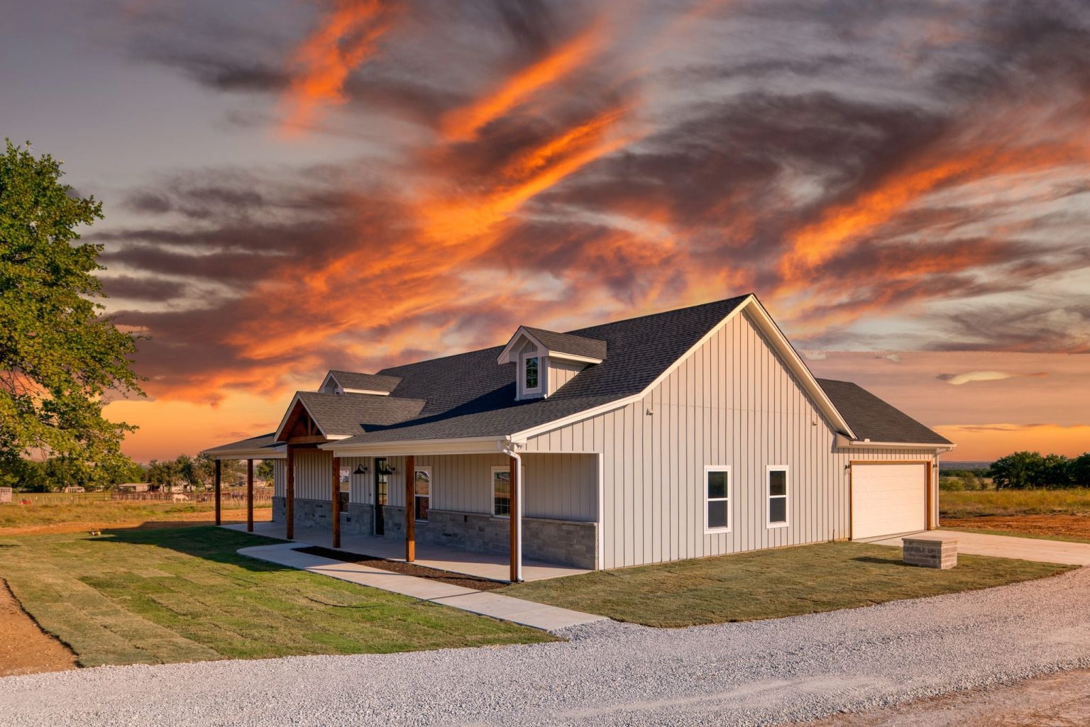 Welcome to Paradise | HL Custom Homes Barndominium Moss #2